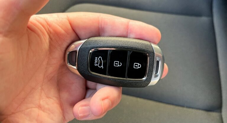 How to Carry Two Key Fobs: Safe Handling of Dual Key Fobs